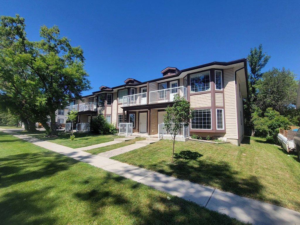 Strathmore Pet Friendly Condo Unit For Rent | 2 BDRM Spacious Condo ...