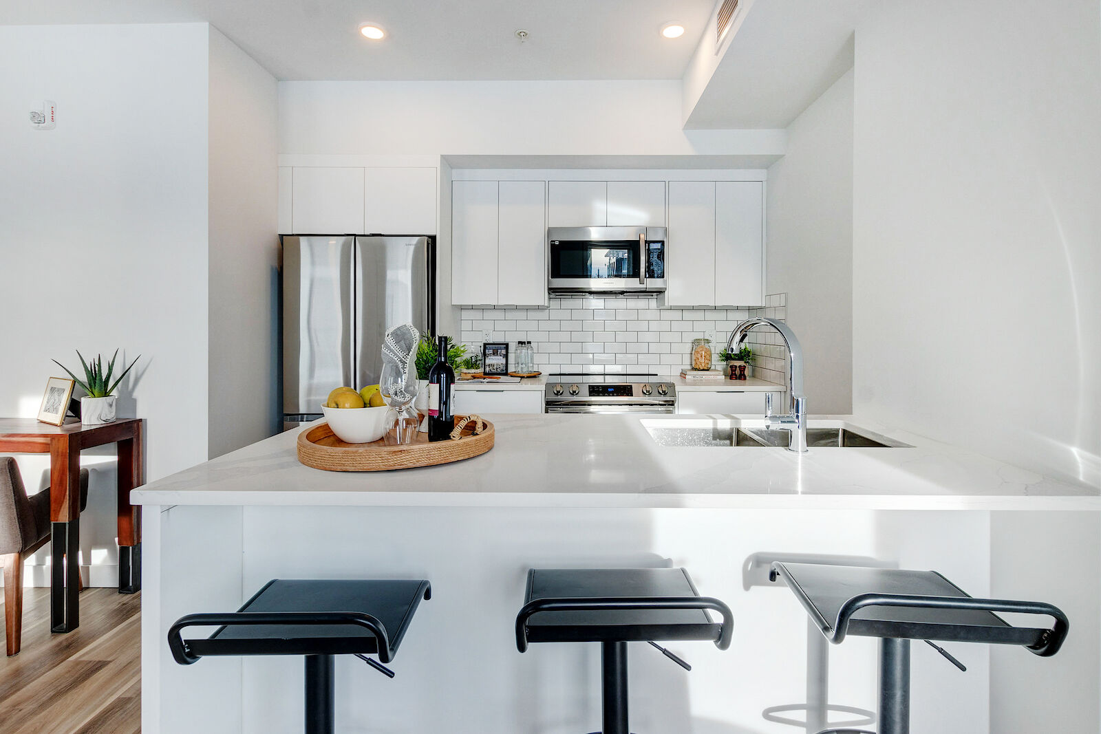 Calgary Pet Friendly Apartment For Rent | Hillhurst | Beautiful modern ...