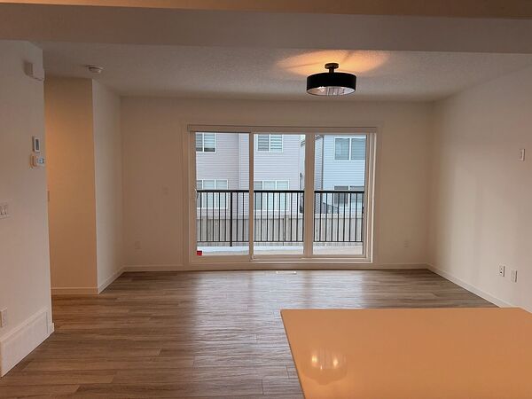 Edmonton Pet Friendly Townhouse For Rent | Secord | Brand New Secord 3 ...