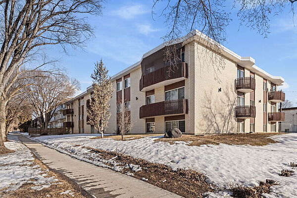 Edmonton Pet Friendly Condo Unit For Rent | Eastwood | Spacious 1 ...