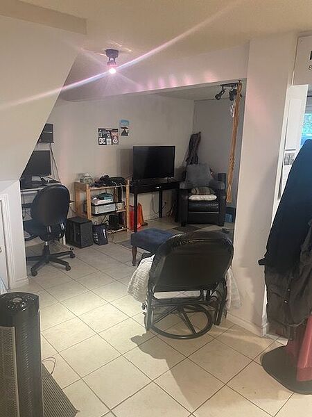 Calgary Pet Friendly Room For Rent For Rent | Montgomery | Roommate ...